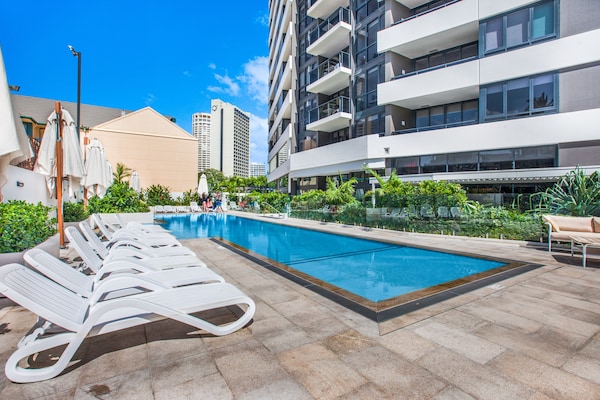 Surfers Paradise 2-bed Near Beach With Pool & Gym - Surfers Paradise