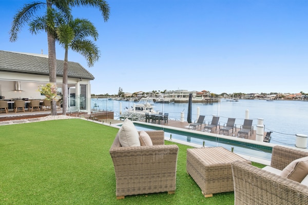 Amazing Canal House With Private Jetty, Gym & Pool - Mooloolaba