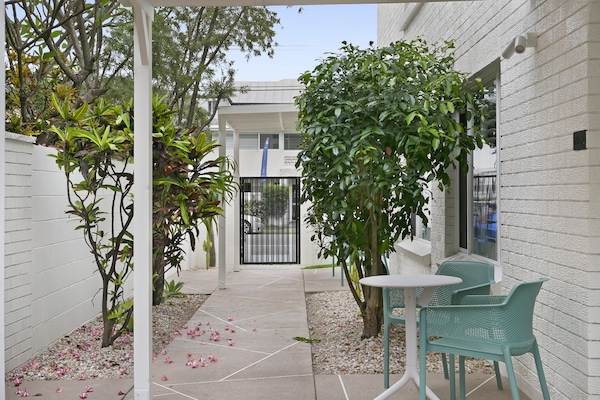 61763a2a71647 - Surfers Paradise