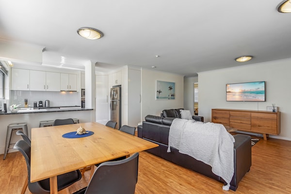 Cosy 2-bedroom Seaside Unit Steps From Beach - Buderim