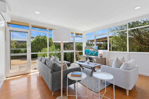 Spacious Coastal 4-bed Steps From The Sand - Sorrento