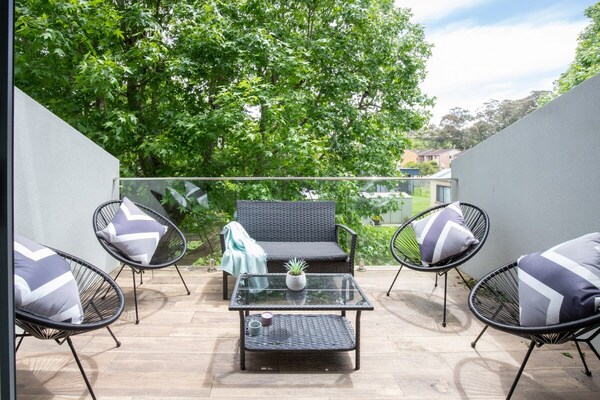 Generous 2-bed Townhouse With A Private Balcony - Batemans Bay