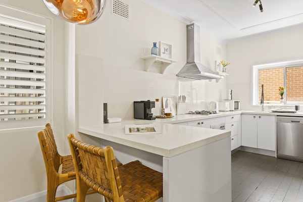 Comfy 2-bed Apartment With A/c Throughout - Manly