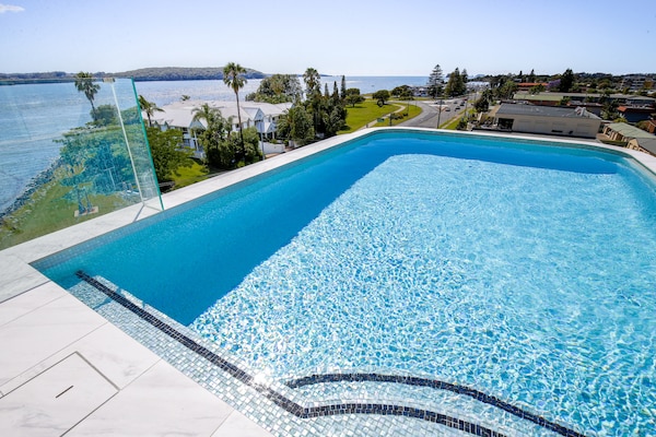 Deluxe 3-bed Unit With Views - Batemans Bay