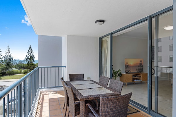 Beachside 2-bed With Pools, Gym, Bbq And Parking - Buderim