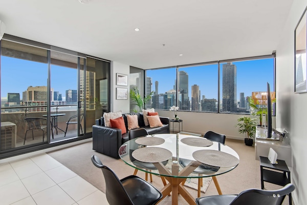 Pristine 2-bed Central Apartment With City Views - Melbourne