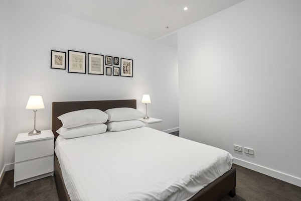 Chic 1-bed With Parking, Pool And Gym - Brisbane