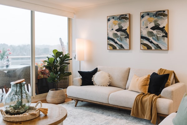 Lakeside 3-bed Apartment With Jacuzzi - Canberra