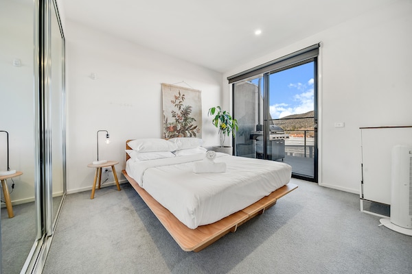Mountain View City Center Apartment With Bbq - Canberra
