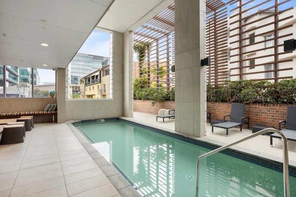 Contemporary 1-bed With Pool Near Brisbane River - Newstead