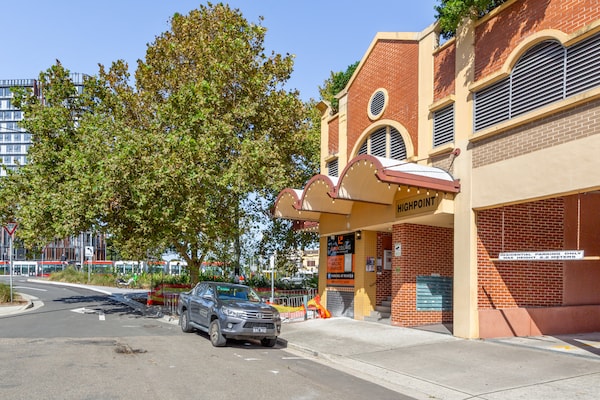 Spacious 3-bed With Alfresco Dining By Amenities - Randwick