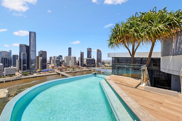 Chic 2-bed With Rooftop Pool Overlooking The City - Brisbane
