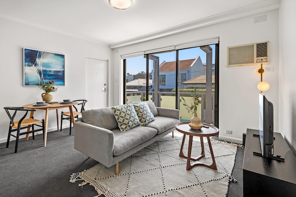 Cosy 1-bed Balcony Unit In Quiet Street By Shops - Melbourne
