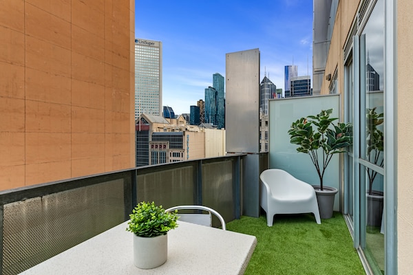 Sophisticated Cbd 2-bed Apartment By Yarra River - Melbourne