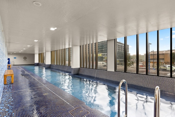 Chic 1-bed With Pool By River, Ferry & Amenities - Sydney