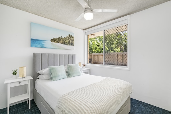Cosy Ground Floor Unit Moments From The Beach - Broadbeach