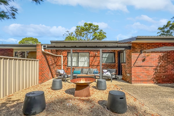 Spacious 2-bed Townhouse With Bbq - Batemans Bay