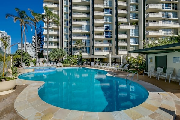 Ocean View 2-bed With Pool, Tennis Court & Bbq - Surfers Paradise