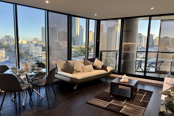 Stylish 1-bed With Pool, Gym & Free Parking - Spring Hill