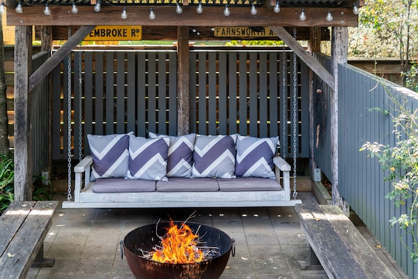 Secluded 3-bed Retreat Moments To The Beach - Batemans Bay