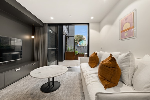 Modern Studio With Bbq Area - Canberra