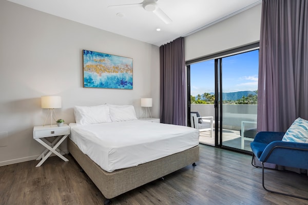 Cairns North 4-bed With Outdoor Dining & Pool - Cairns