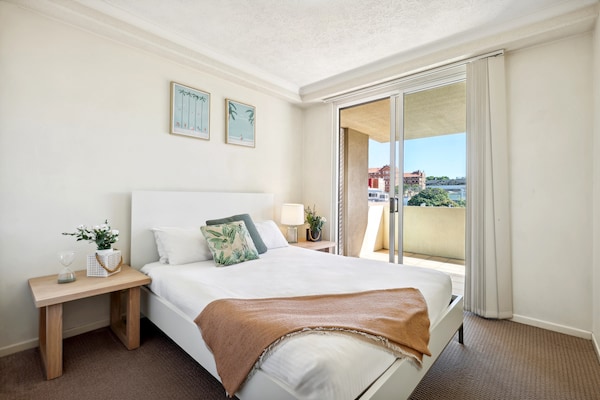 Inner-city 1-bed With Pool & Spa - Spring Hill