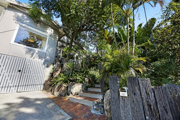 2-bed Beach House In Burleigh Heads Amidst Nature - ゴールドコースト