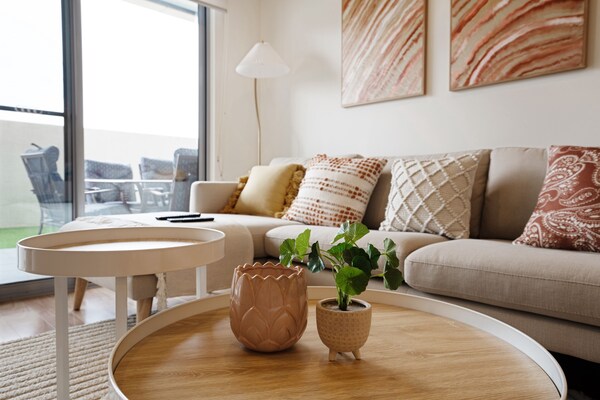 Ground Level 1-bed: Courtyard & Alfresco Dining - Canberra