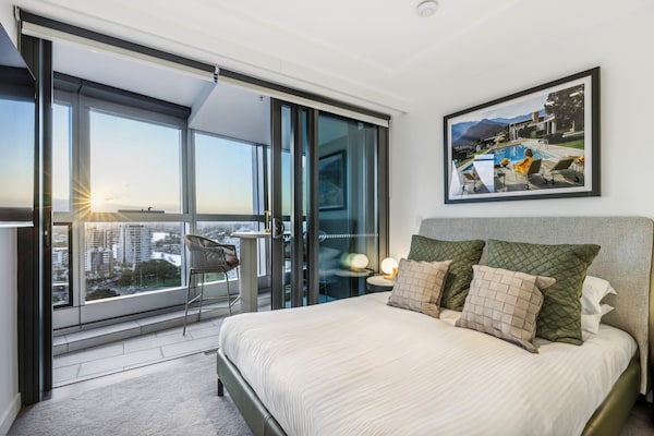 Jewel Luxury Beachside 2-bed With Water View - Surfers Paradise
