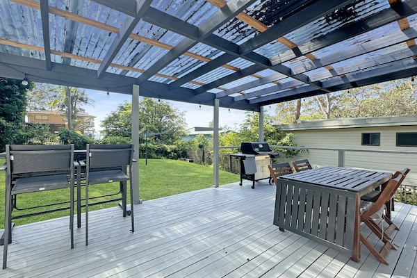 Pet-friendly 2-bed Beach House With Garden & Bbq - Batemans Bay