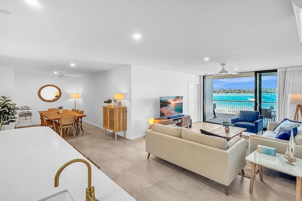 3-bed: Riverfront Alfresco Dining & Rooftop Pool - Batemans Bay