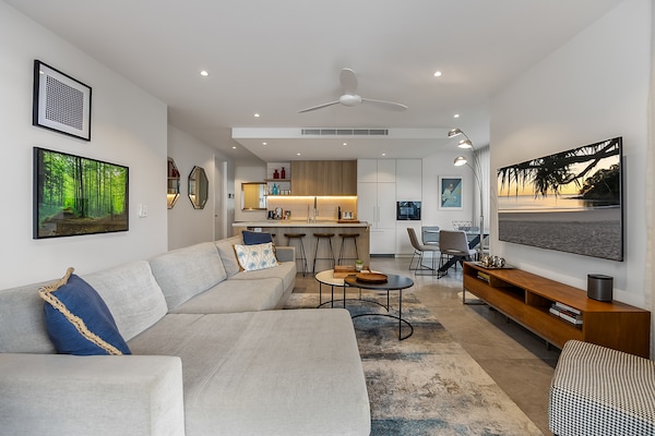 Coastal Bliss: 3-bedroom Retreat With Pool - Noosa