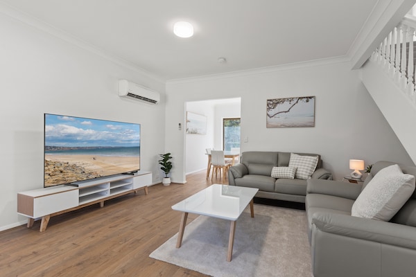 Elegant 3-bed Home From Sunny Glenelg Beach - Adelaide