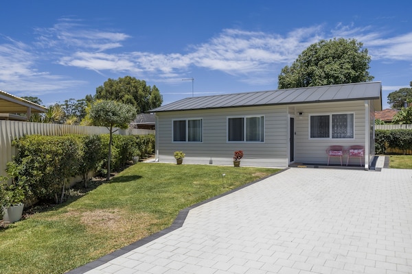 Bright And Spacious 2-bed Thornlie Family Home - Perth
