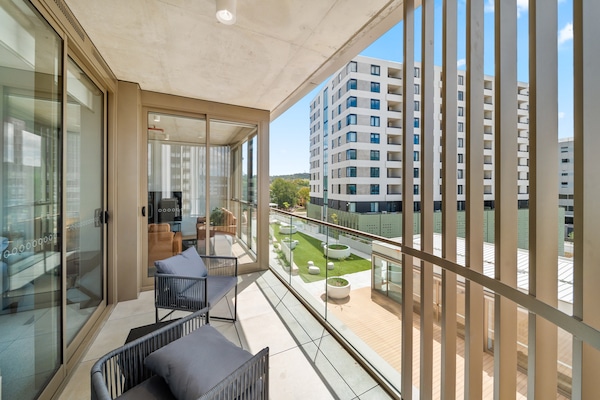 Bright 2-bed Apartment With Gym, Bbq & Pool Access - Canberra