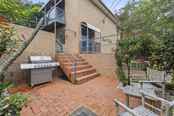 Bright Coastal Townhouse With Bbq & Courtyard - Terrigal