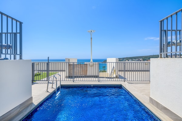 Beachside Unit In The Heart Of Manly-ocean Views - Manly