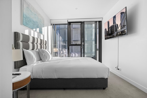 City Escape With Balcony & Resort-style Amenities - Central Railway Station, Brisbane