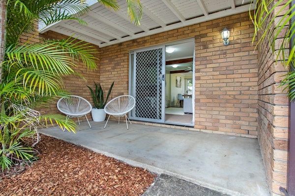 Relaxing Townhouse Steps From The Beach - Hervey Bay