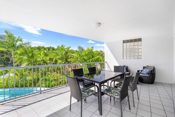 Resort-style Stay With Balcony & Garage Parking - Hervey Bay