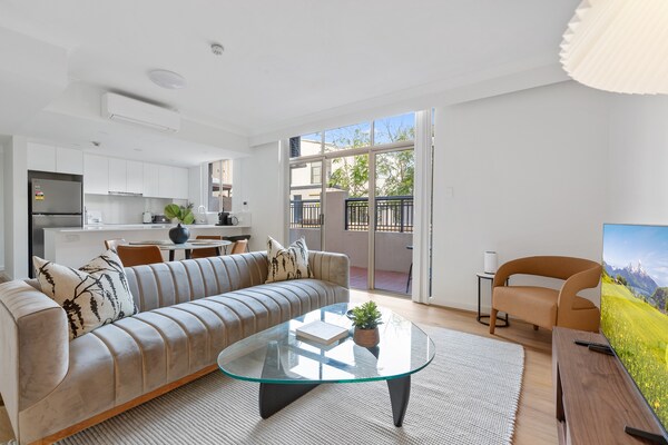 Stylish 2-bed Apartment With Pool In Camperdown - Sydney