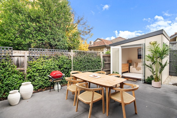 Wellness Escape: 1-bed Home + Studio & Sauna - Ivanhoe