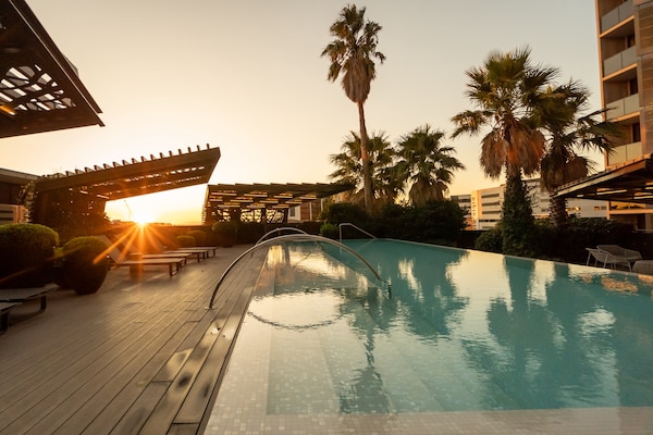 Elegant 1-bed Apartment With Premium Amenities - 