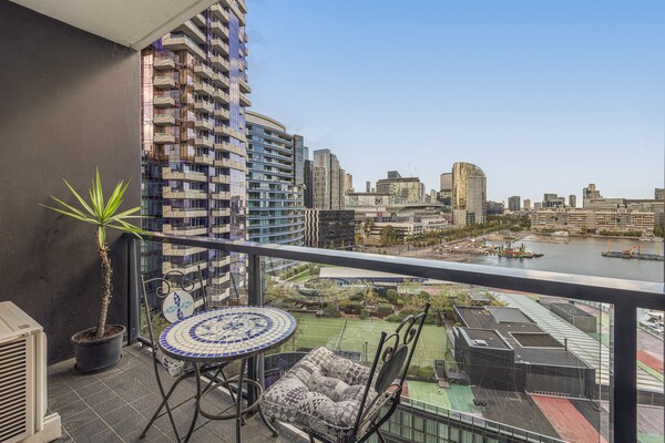 Docklands Waterfront Elegance With Cityscape Views - Melbourne