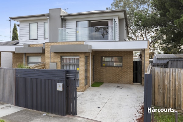 Spacious Corio Townhouse Near Ferry & Waterfront - Great Ocean Road