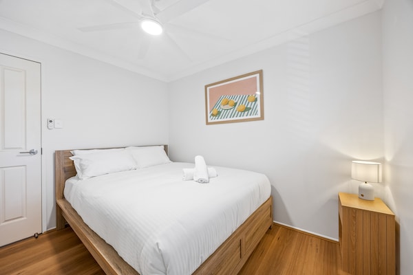Stylish 4-bed Townhouse With Panoramic Ocean Views - Brisbane