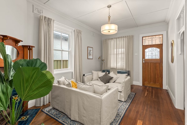 Family Home In Mayfield With Stylish Interior - 마이틀랜드