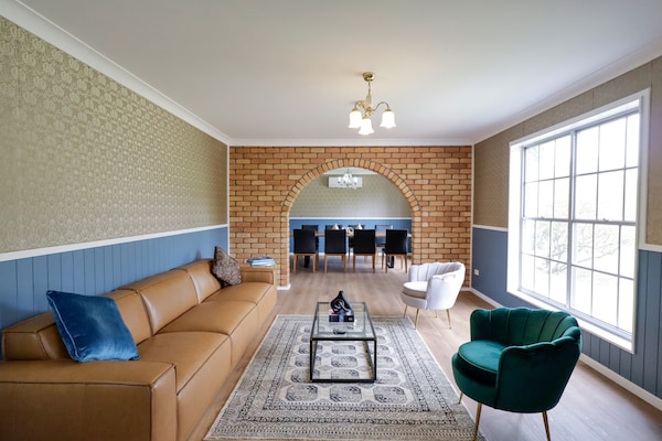 Country 4-bed Homestead With Games Room & Views - Tenterfield