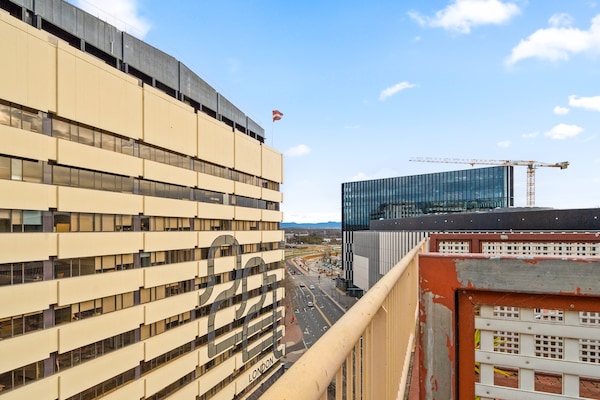 Central Act Studio With Indoor Pool And Gym - Canberra